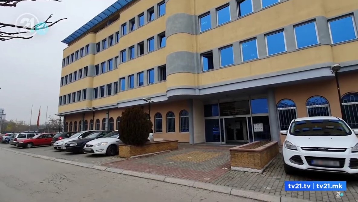 Анализа на Бизнис21: Како низ годините растеше минусот во Фондот за ...