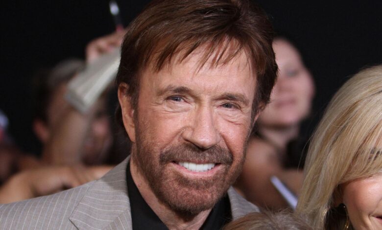 Двојникот на Чак Норис по упадот во Капитол стана хит на социјалните мрежи